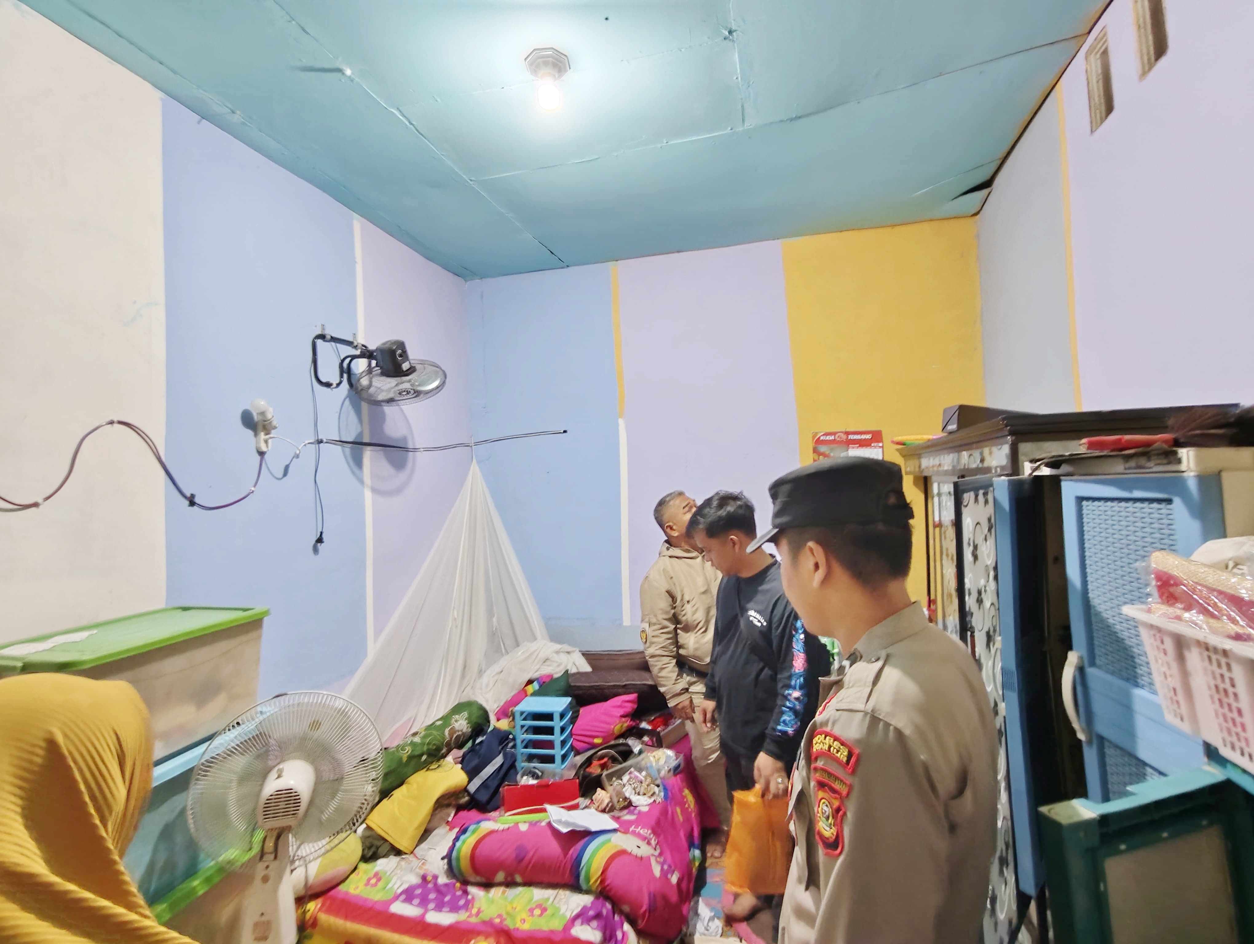 Tak Hanya 23 Suku Emas & Uang Rp 20 Juta, OTD Juga Bawa Kabur 2 HP dari ...