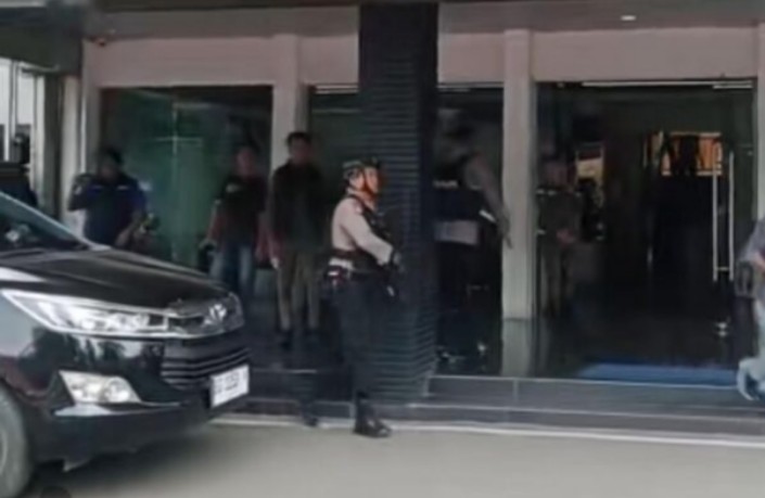 Pasca Edison Cs Terjaring OTT KPK Kembali Geledah Kantor Bupati Muara ...