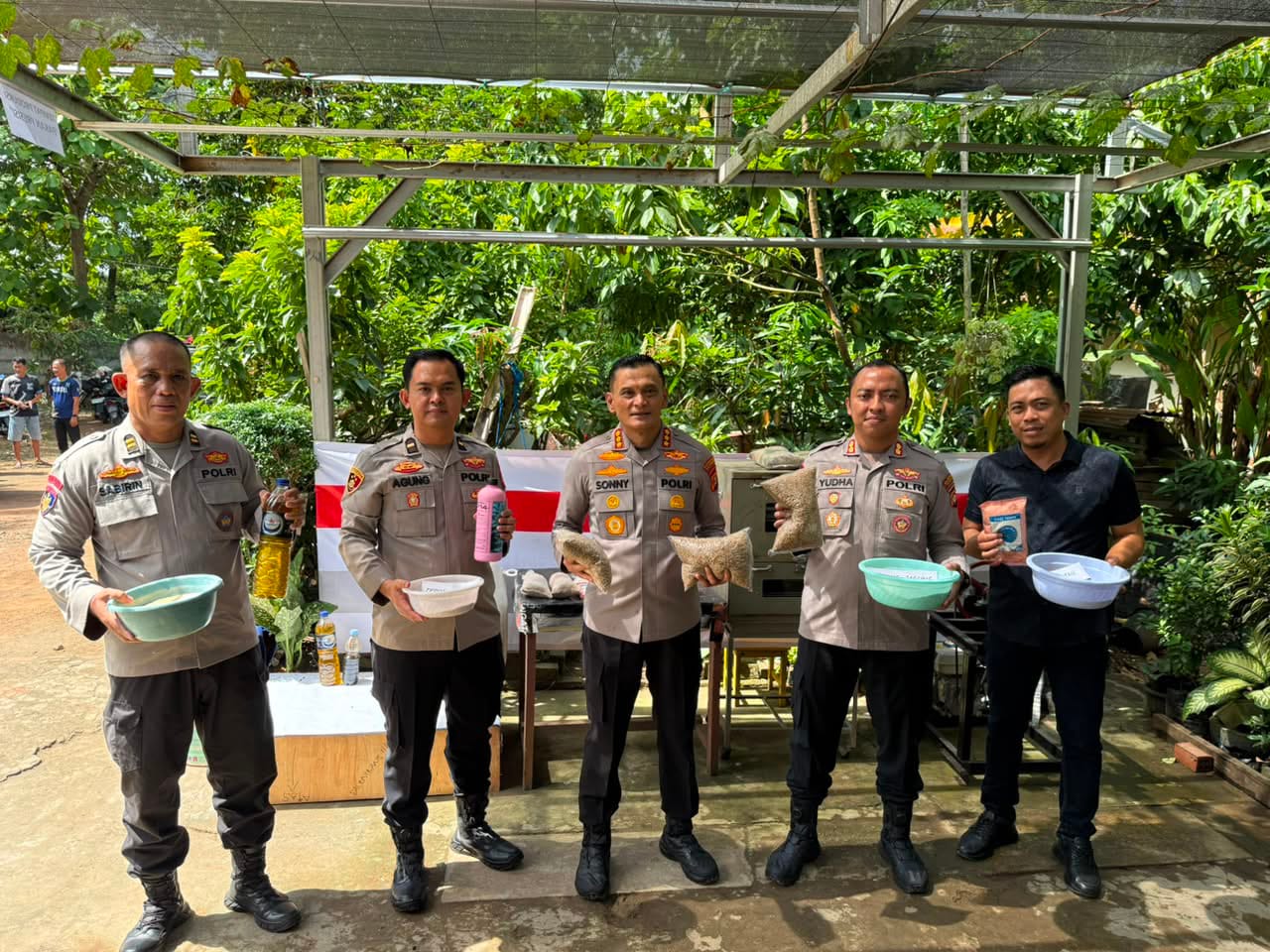 Inovasi Polrestabes Palembang Sulap Eceng Gondok Jadi Pakan Unggas ...